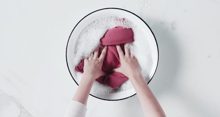 Can Cashmere be Washed, Dye and Ironed At Home? - ANGELA JEY